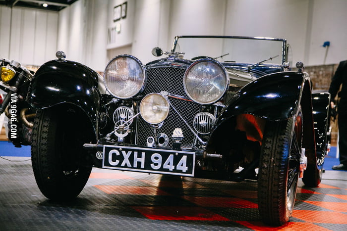 Jaguar SS100 Classic car! - 9GAG