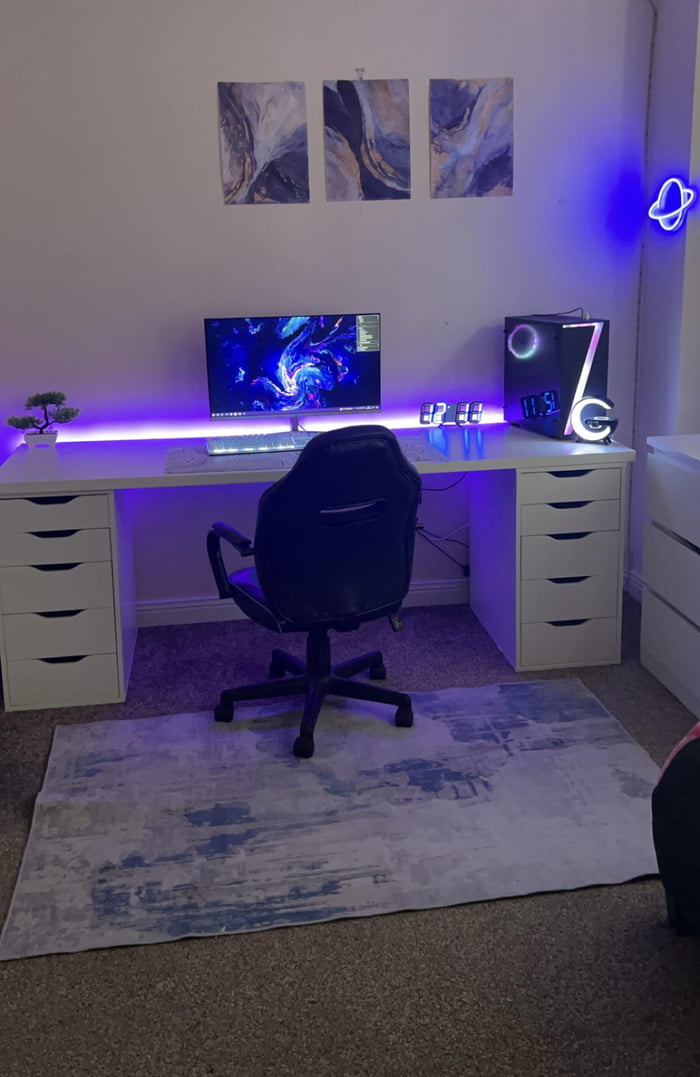Single monitor clean setup - 9GAG