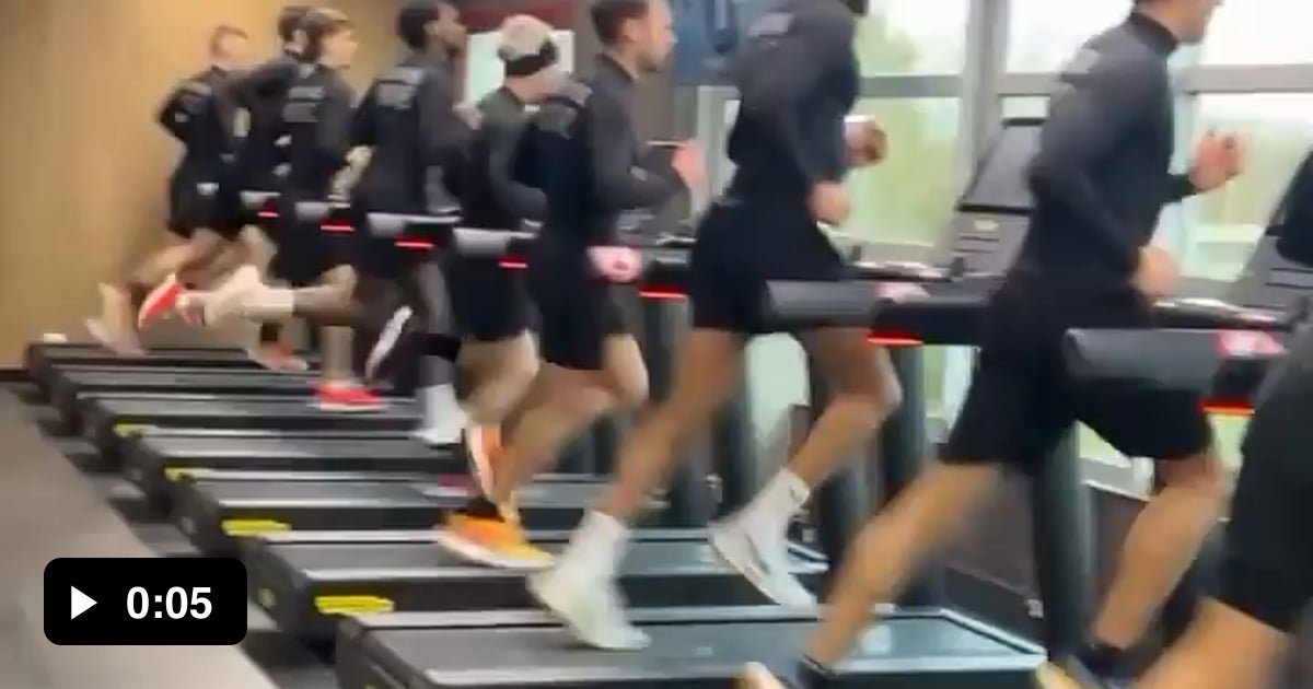 People running in sync on treadmills - 9GAG