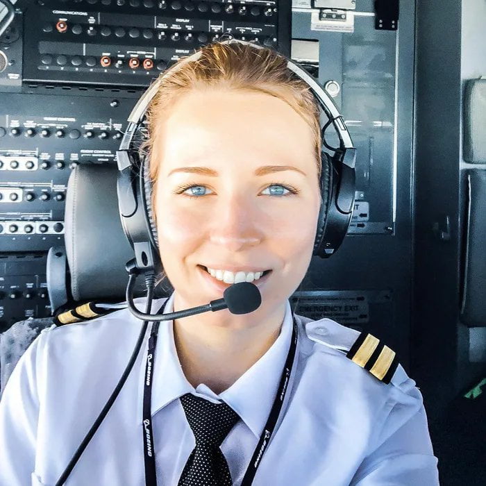 Behind blue eyes - 9GAG