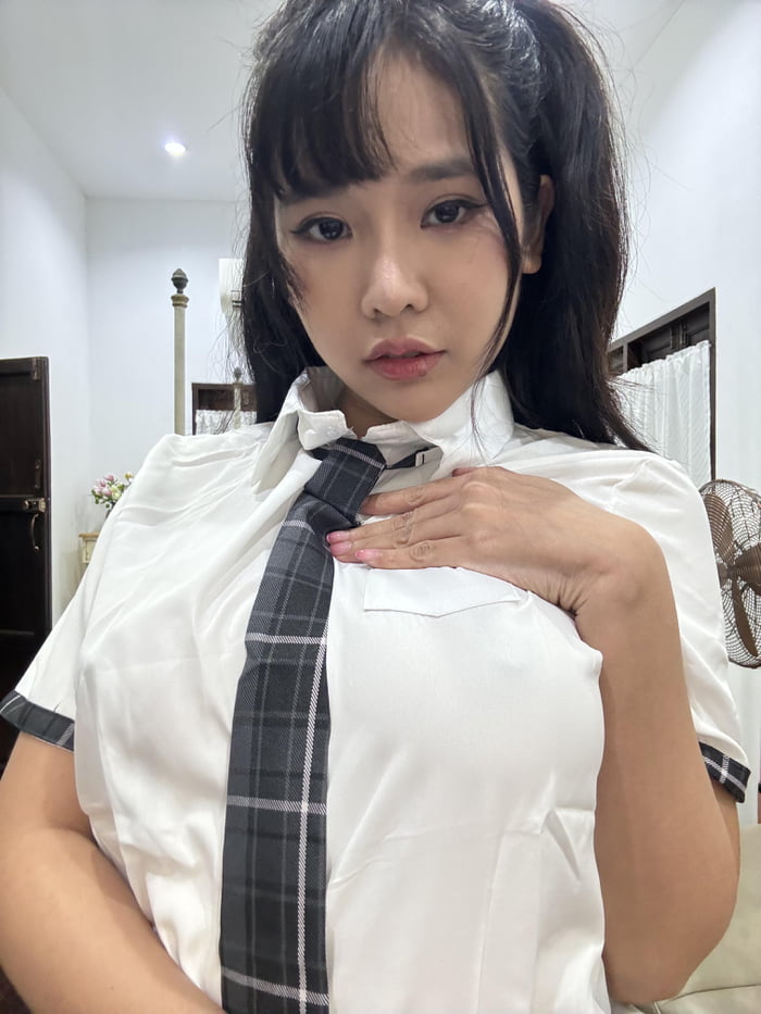 A humble Asian to ease you into a delightful night - 9GAG