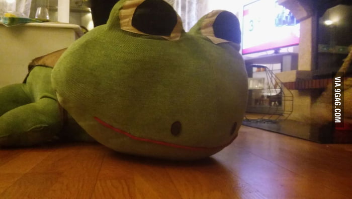 Rare Pepe thinking about life - 9GAG