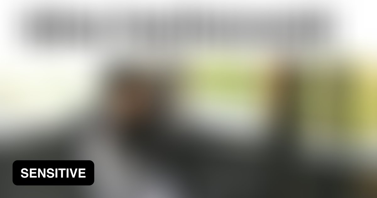 I think he’s not a real taxi driver - 9GAG