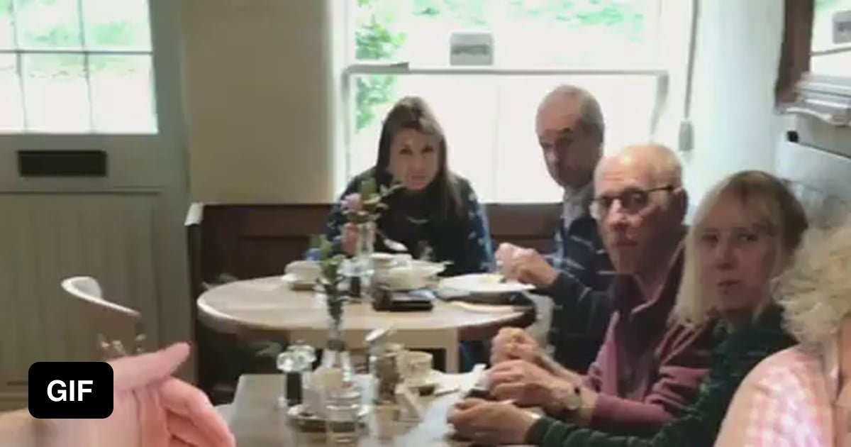 A regular customer's heartwarming reaction to a free cake on her ...