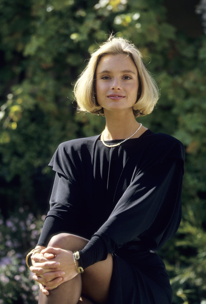 Maryam d'Abo (The Living Daylights photoshoot) - 9GAG