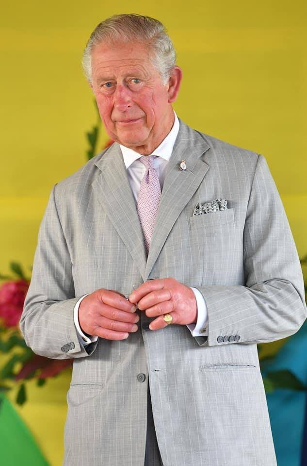 Prince Charles' Fingers - 9GAG