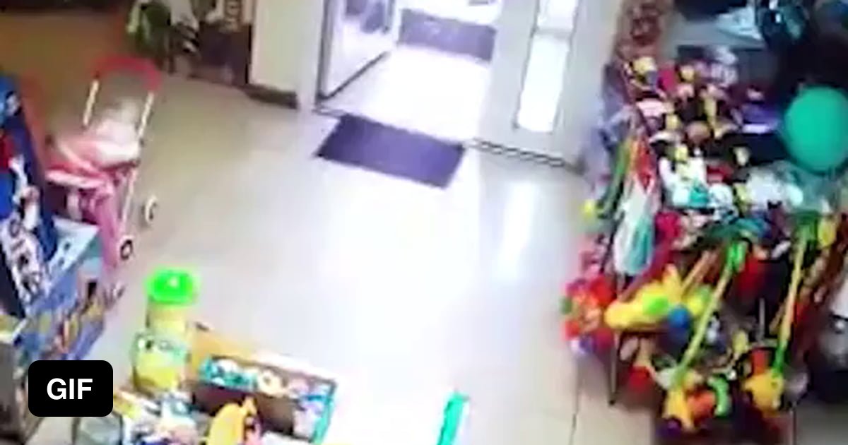 Two kids robbing toy store. - 9GAG