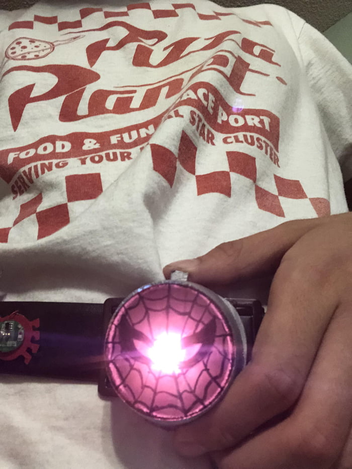 Made a spider utility belt with working spider signal - 9GAG