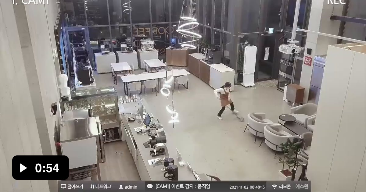 The mop drop was on point - 9GAG