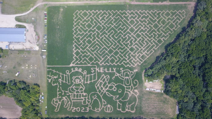 The precision of this corn maze in Wisconsin. - 9GAG