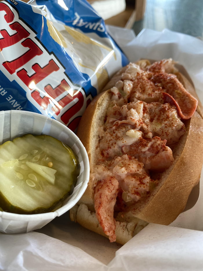 Portland, ME Lobster Roll - 9GAG