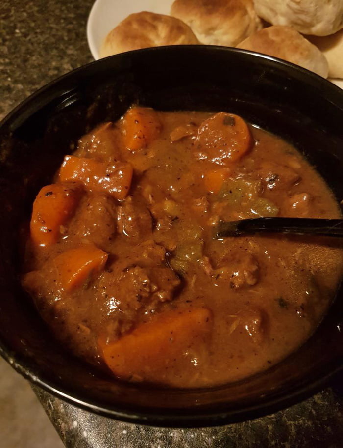 Slow cooked beef stew with buns. - 9GAG