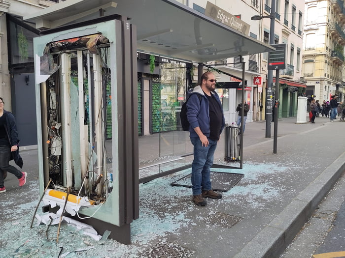 Perfectly normal phenomenon. Paris, France - 9GAG