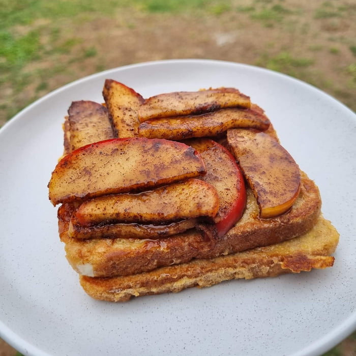 Apple & Cinnamon French Toast w/ Maple Syrup - 9GAG