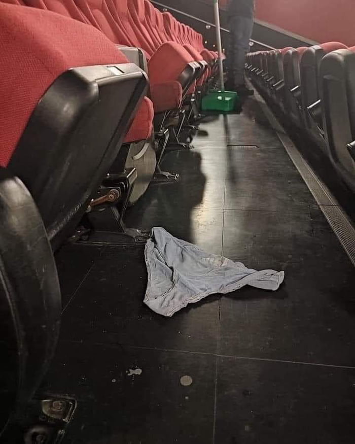 Someone is missing something - 9GAG