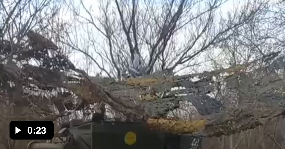 A camouflage net over a Ukrainian tank stopped two Russian Lancet-3 ...