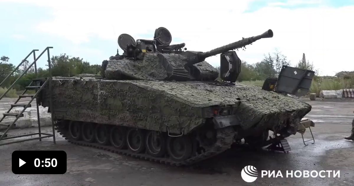"Unknown technology blyat !" Shoigu is looking at the captured Swedish CV9040 with Barracuda ...