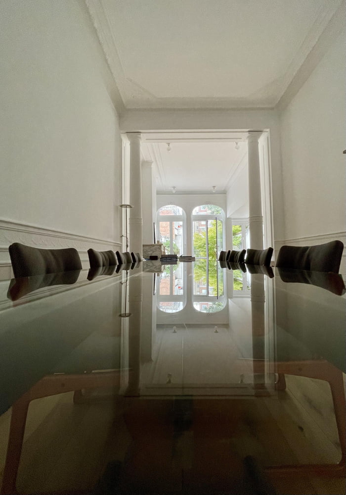 The reflection on this dining table - 9GAG