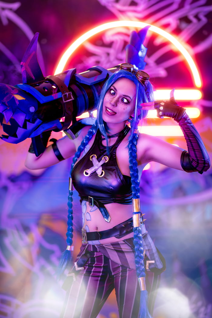 Mikaucosplay as Jinx from the Netflix show Arcane - 9GAG