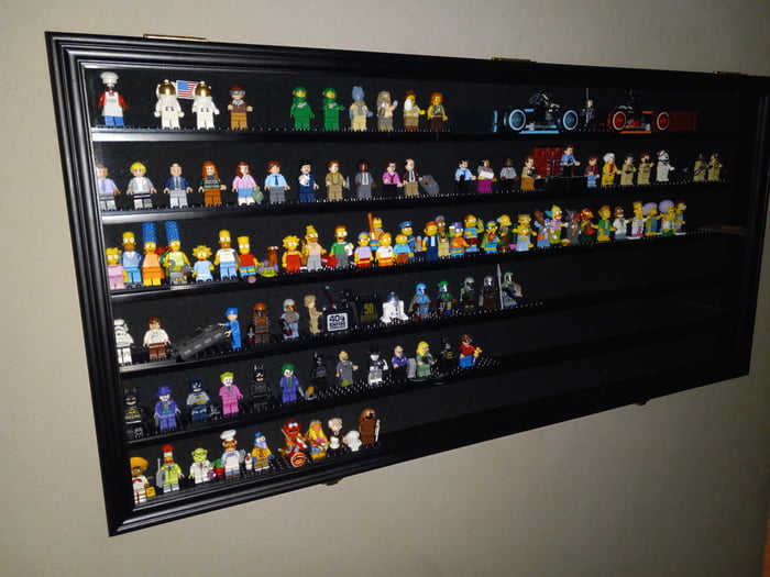 Finally decided to get a nice minifig display case - 9GAG