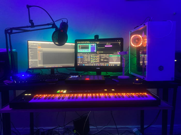 Changed rooms and got a PC - 9GAG