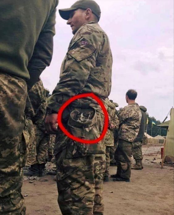 The red circle is actually useful this time - 9GAG