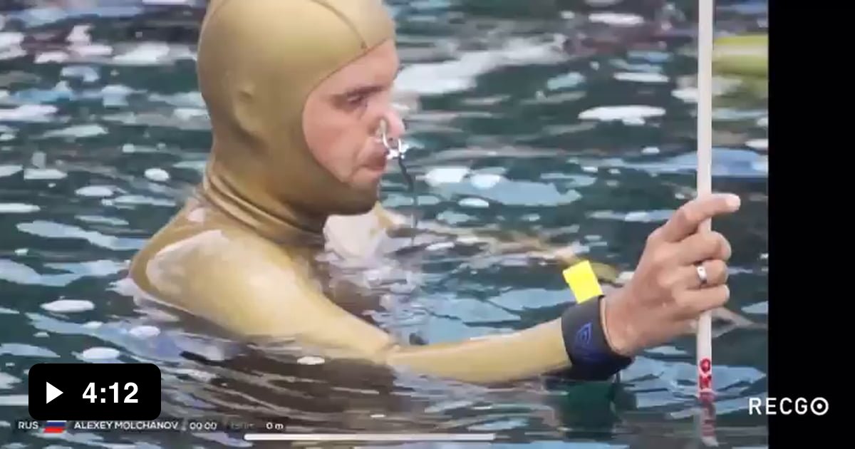 Alexey Molchanov freedives 130 meter deep - 9GAG