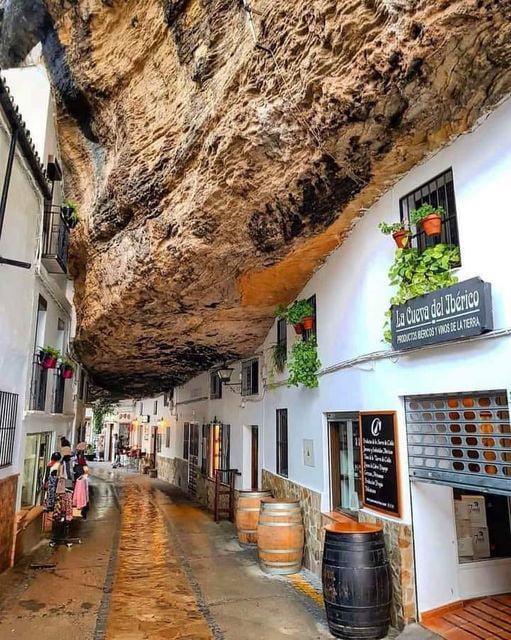 The city of Stenil in Spain, one of the strangest cities, its ...