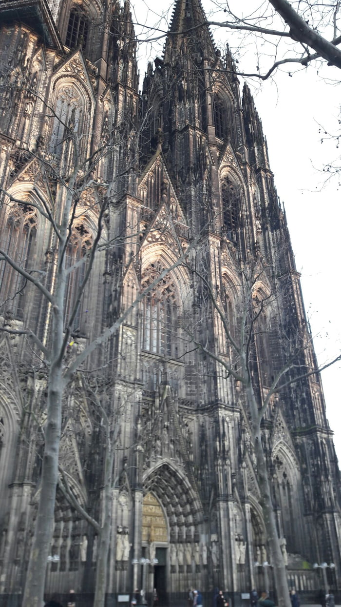South italian girl in koeln crying in front of this beauty. - 9GAG