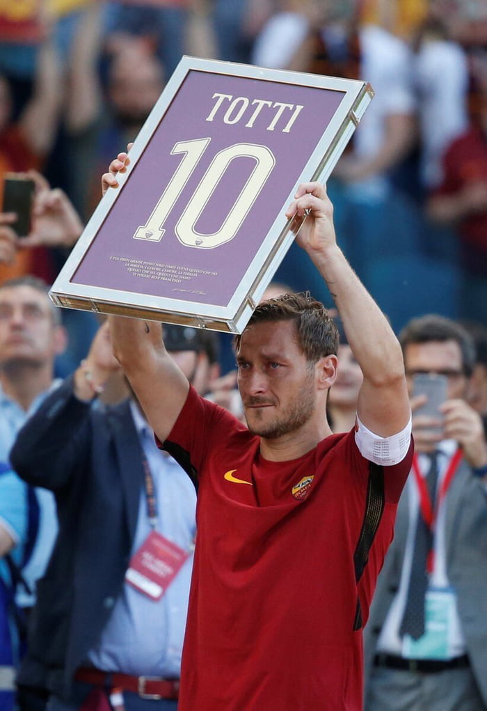 Francesco Totti retired today after playing 25 years with the same team ...