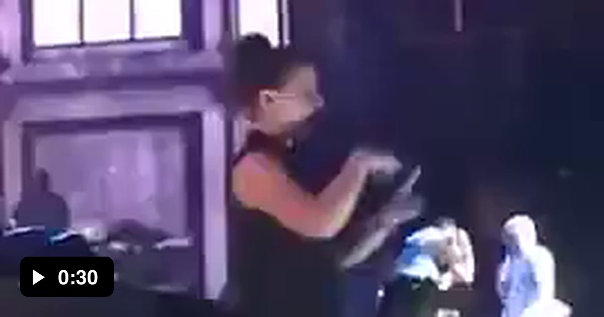 Sign language interpreter slaying Rap God - 9GAG