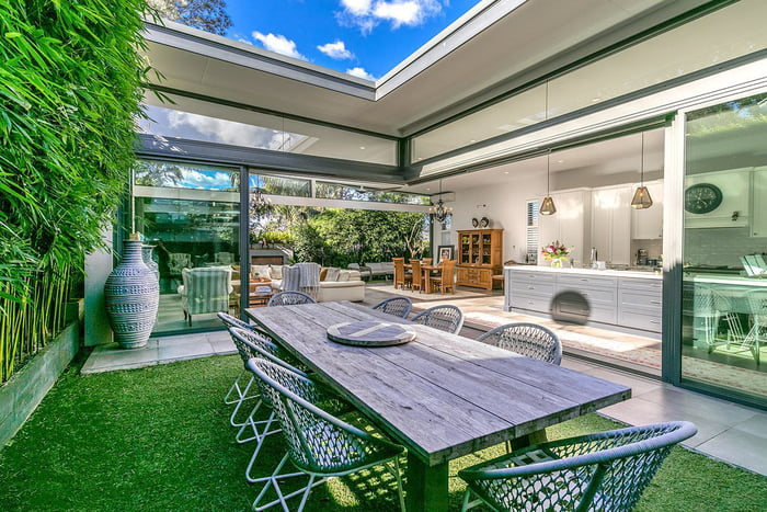 Dining Area Modern House With Courtyard
