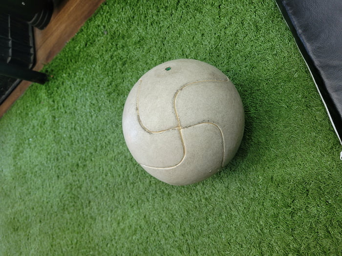 I think this ball is full of gas - 9GAG