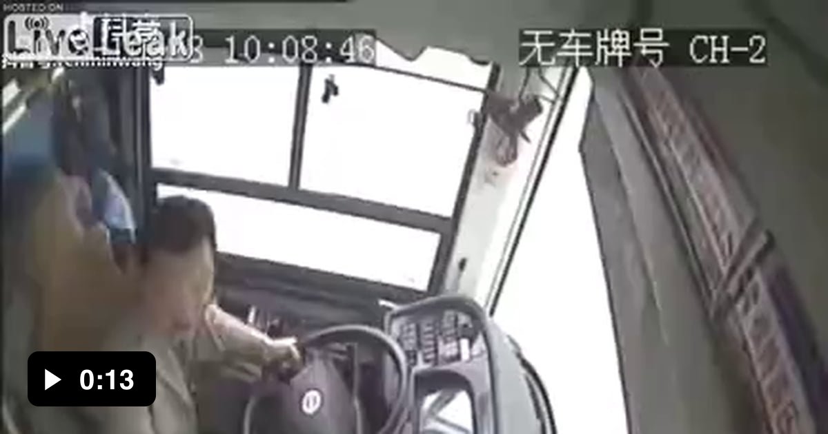 Chinese Karen hits the bus driver, bus driver pepsied all in revenge - 9GAG