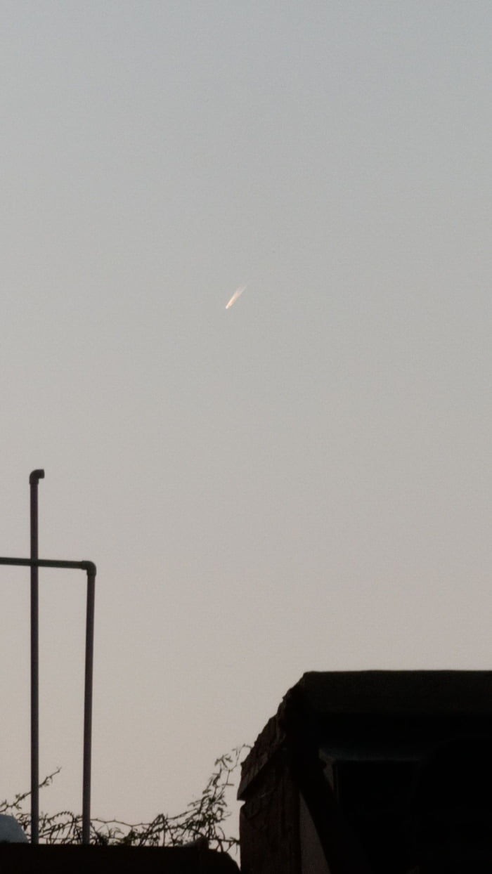 Possible meteorite sighting, Karachi - 9GAG