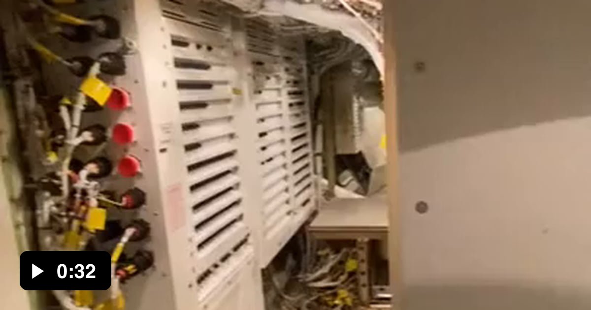 Boeing 777 avionics bay - 9GAG