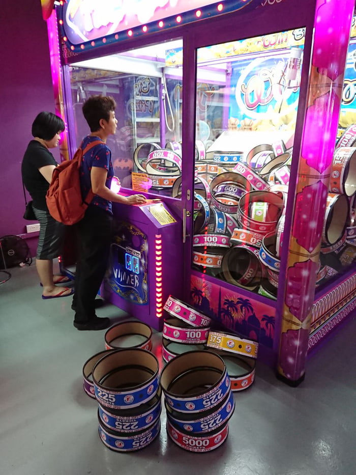 Biggest claw machine I've ever seen! - 9GAG
