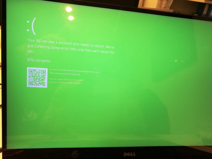 Today I had the new green screen of death ... "it's a feature" - 9GAG