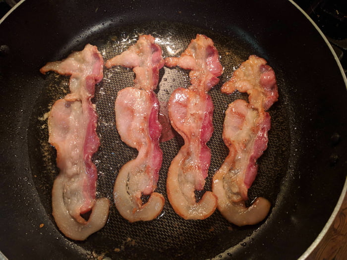 My bacon looks like seahorses. - 9GAG
