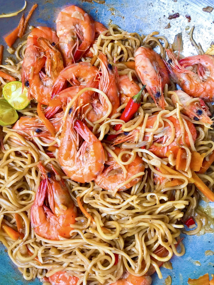 Filipino Shrimp Pancit Canton - 9GAG