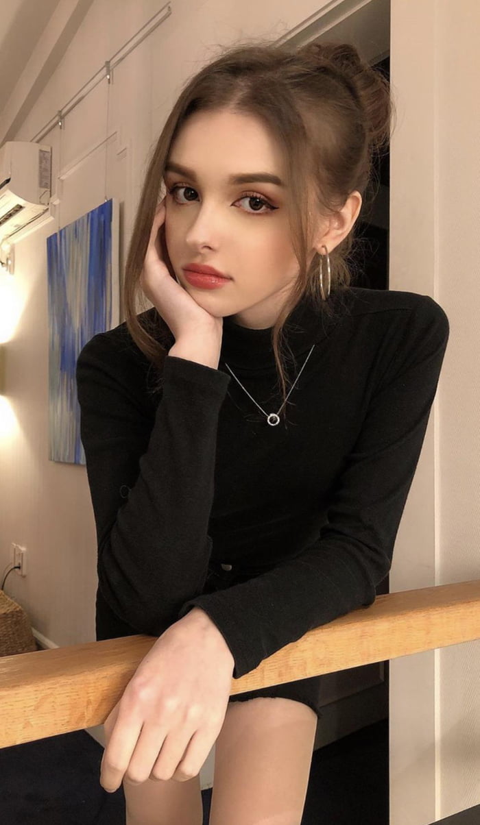 Elina Karimova - 9GAG