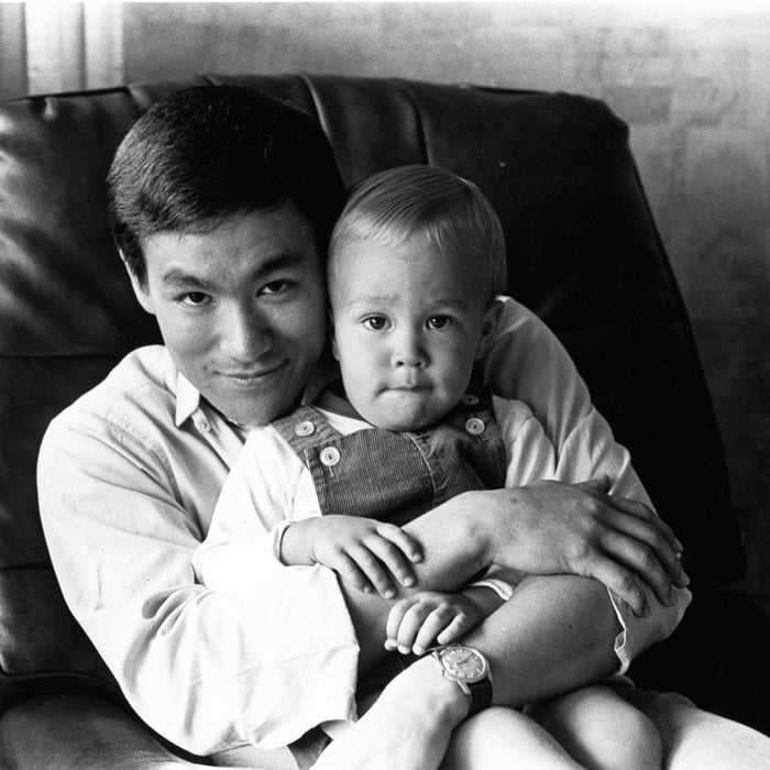 Bruce Lee & son, Brandon Lee circa 1966 - 9GAG