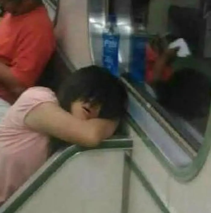 Wtf am i looking at here? - 9GAG