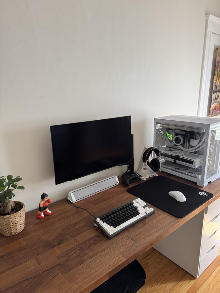 Anyone else feel the Alex Drawers make the desk too high? - 9GAG