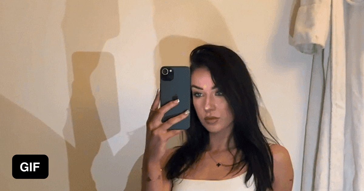 Serving looks tighter than this fit - 9GAG