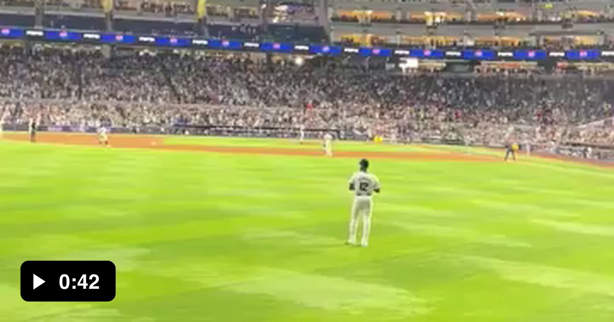 The Battle for Shohei Ohtani's 50-50 ball home run. - 9GAG