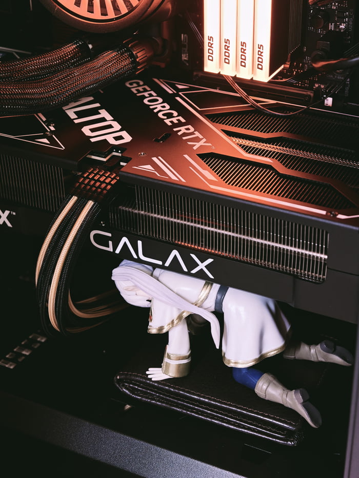 New PC build and graphics card stand idea - 9GAG