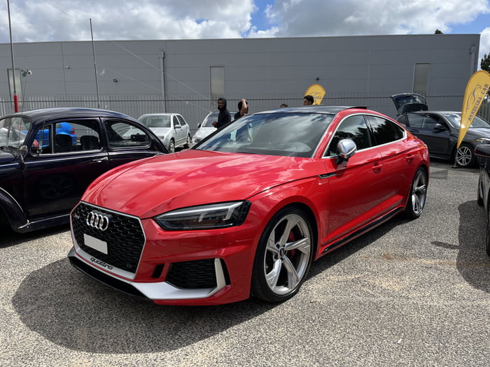 Red Audi RS 5 - 9GAG