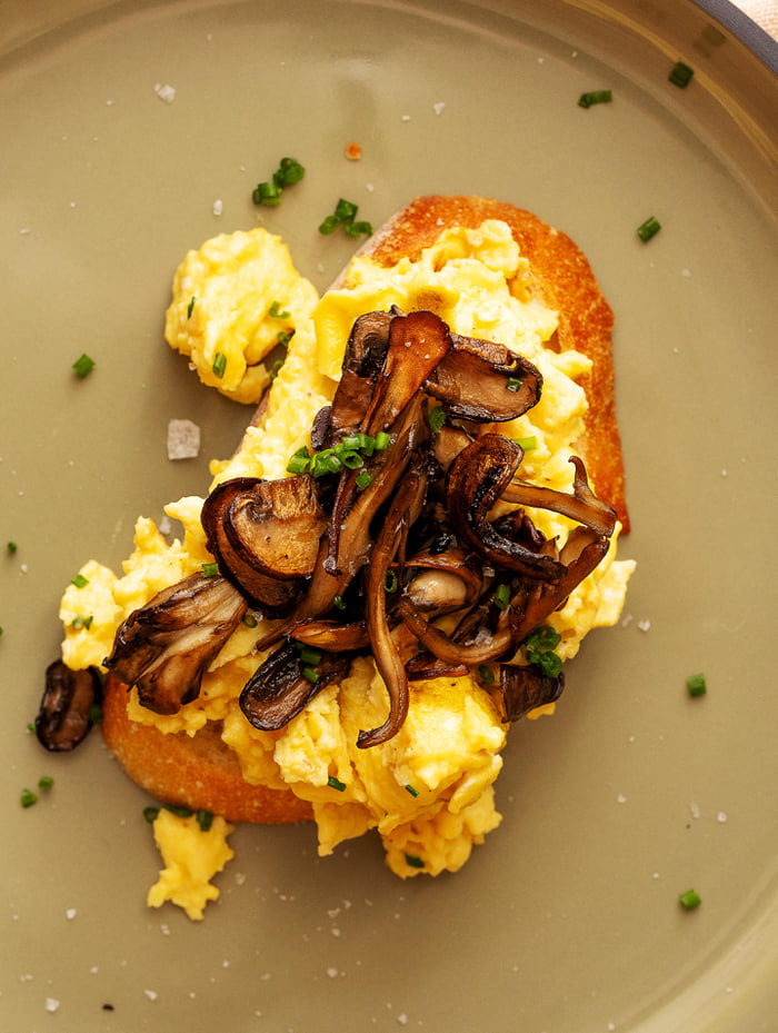 Scrambled eggs on sourdough with sautéed mushrooms - 9GAG