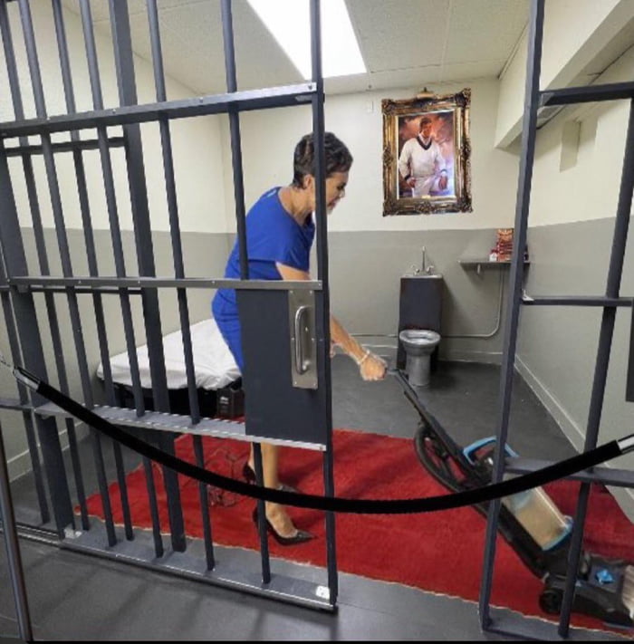 Trump only gets the biggest and best jail cells. - 9GAG